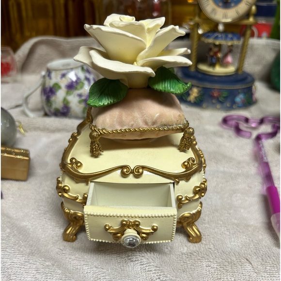 Avon | Art | Vintage Avon Music Box | Poshmark